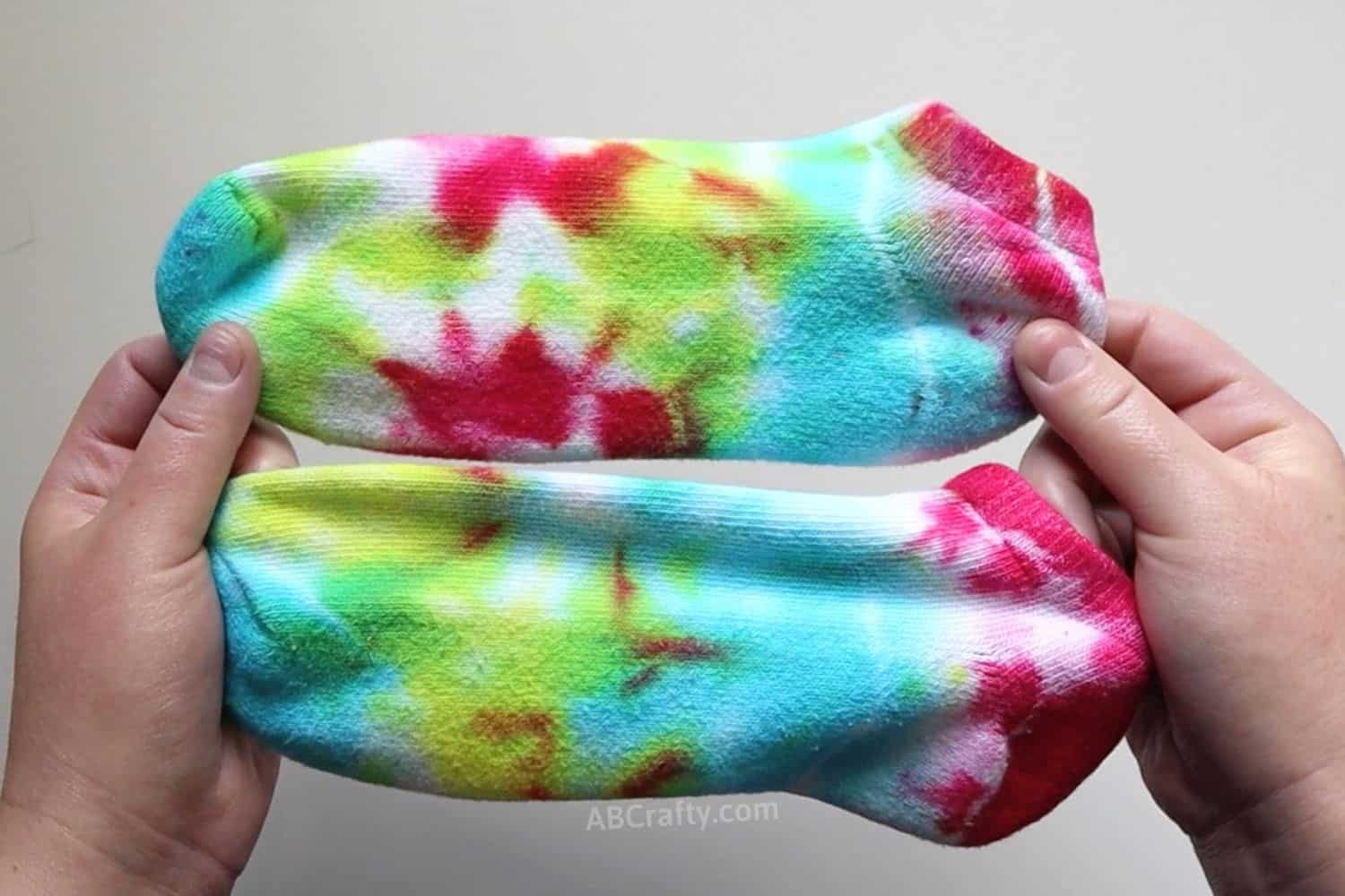 Tie Dye Socks - Easy Instructions to Tie Dye Socks at Home - AB Crafty