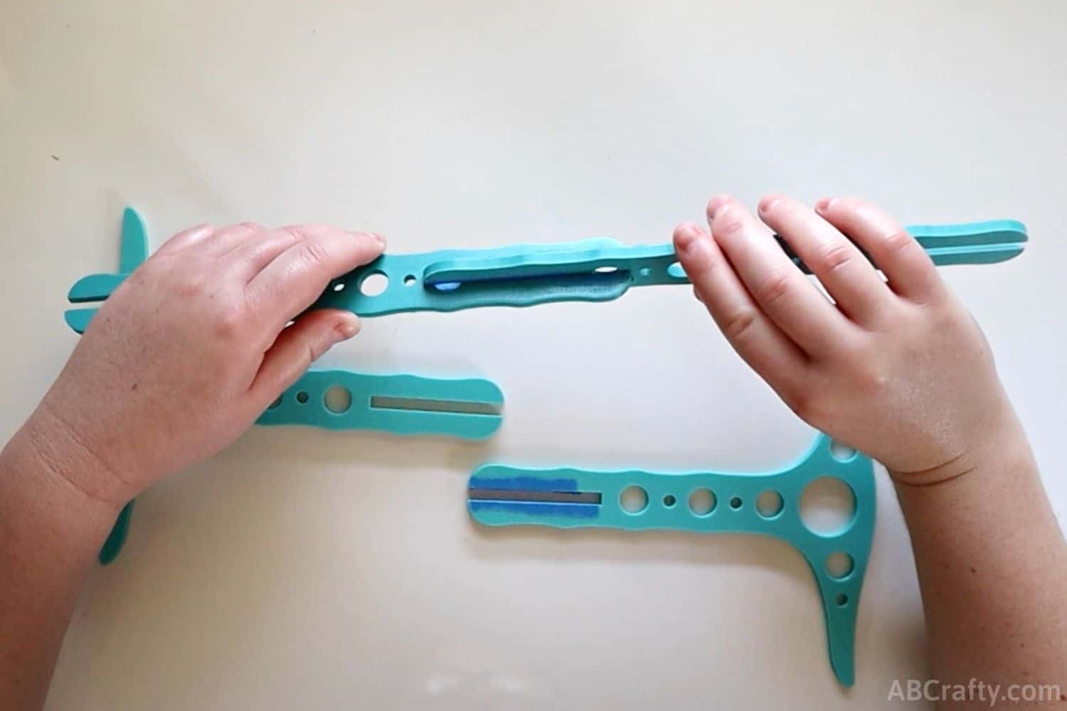 Niddy Noddy Guide - How to Make a Hank and Measure Yarn - AB Crafty