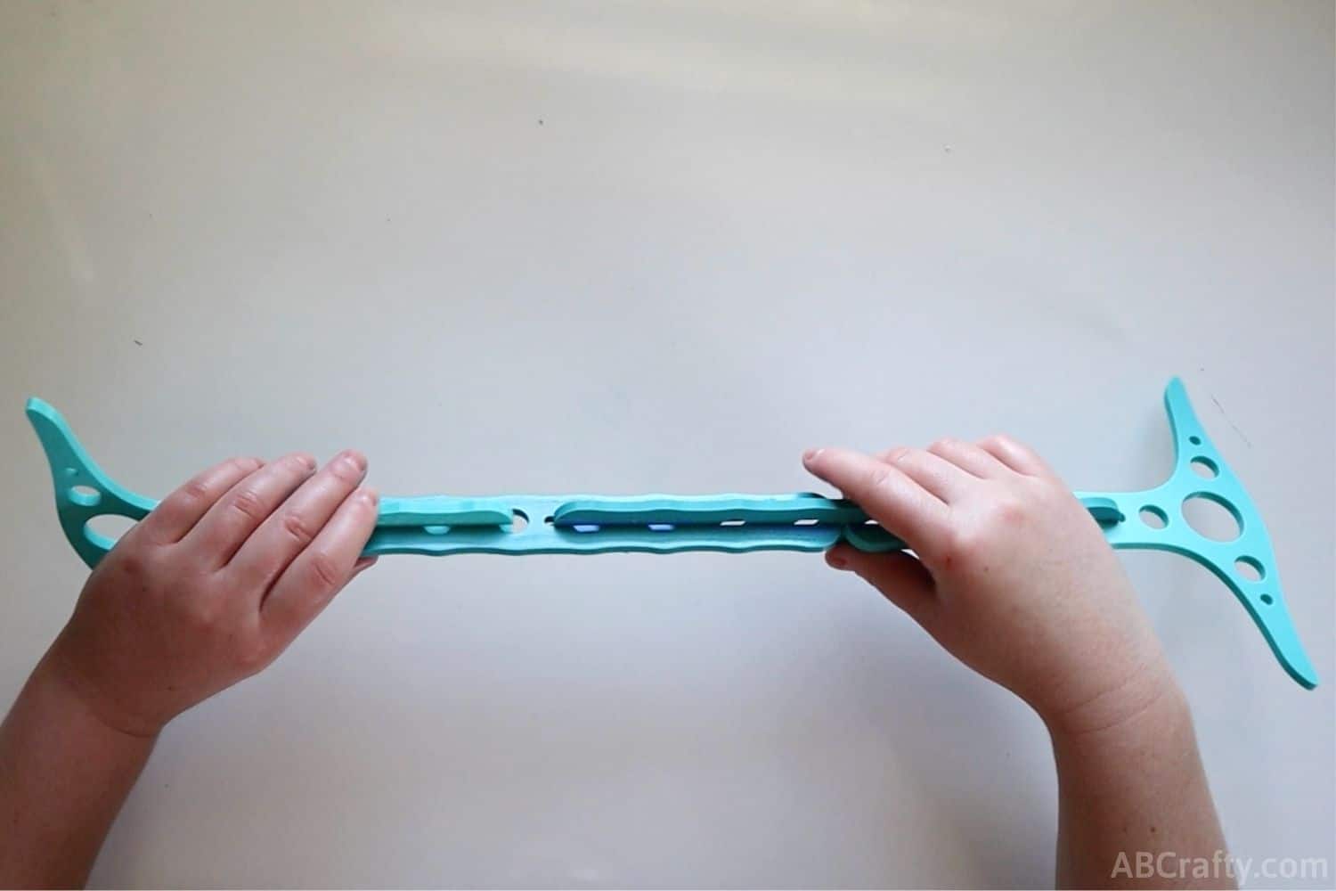 Niddy Noddy Guide - How to Make a Hank and Measure Yarn - AB Crafty