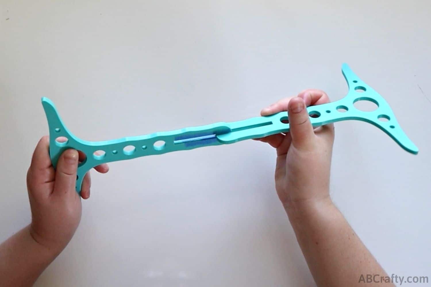 Niddy Noddy Guide - How to Make a Hank and Measure Yarn - AB Crafty