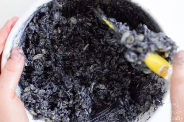 Pokemon Rice Krispie Treats - Make an Edible Pokeball - AB Crafty